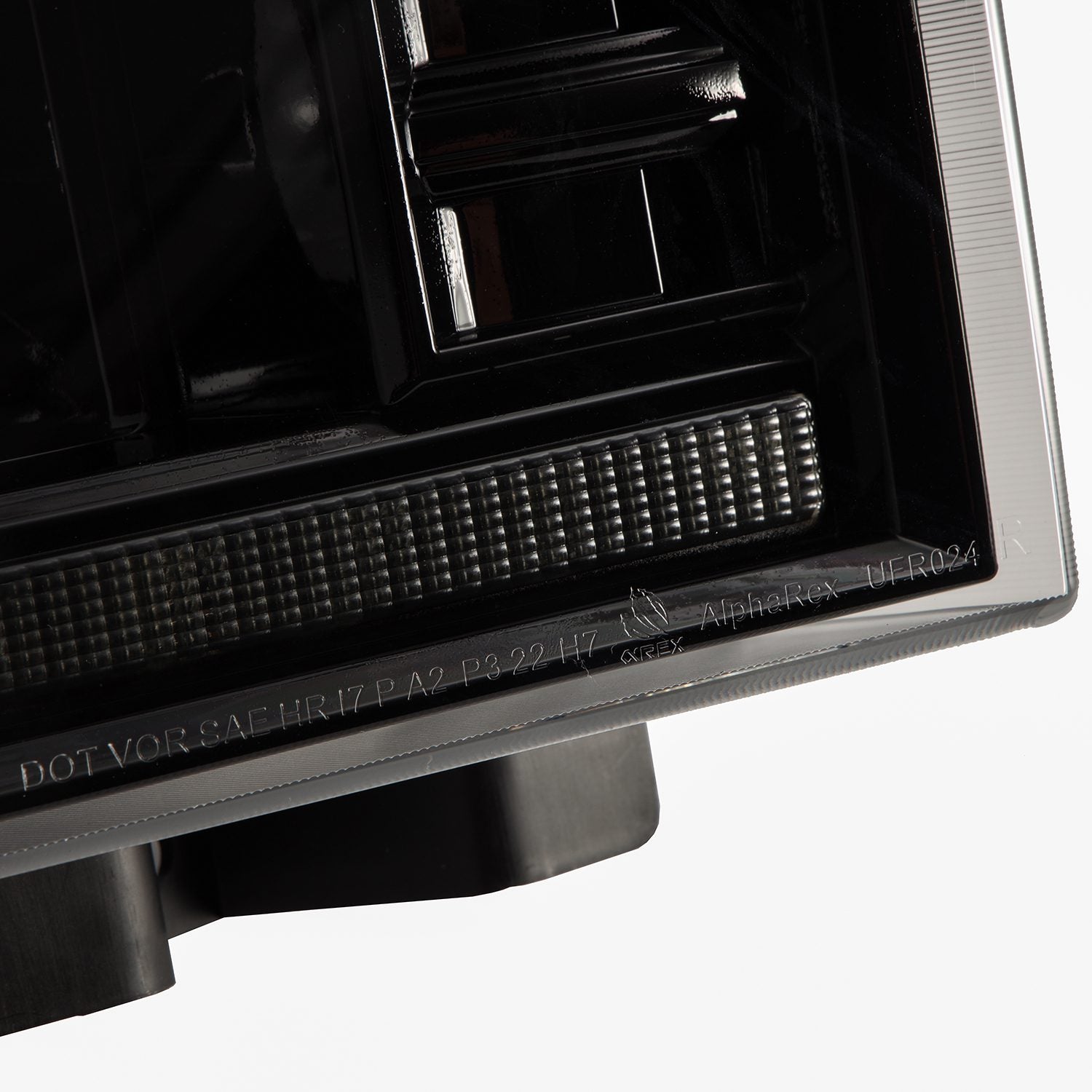 05-07 Ford Super Duty/Excursion LUXX-Series LED Projector Headlights ...